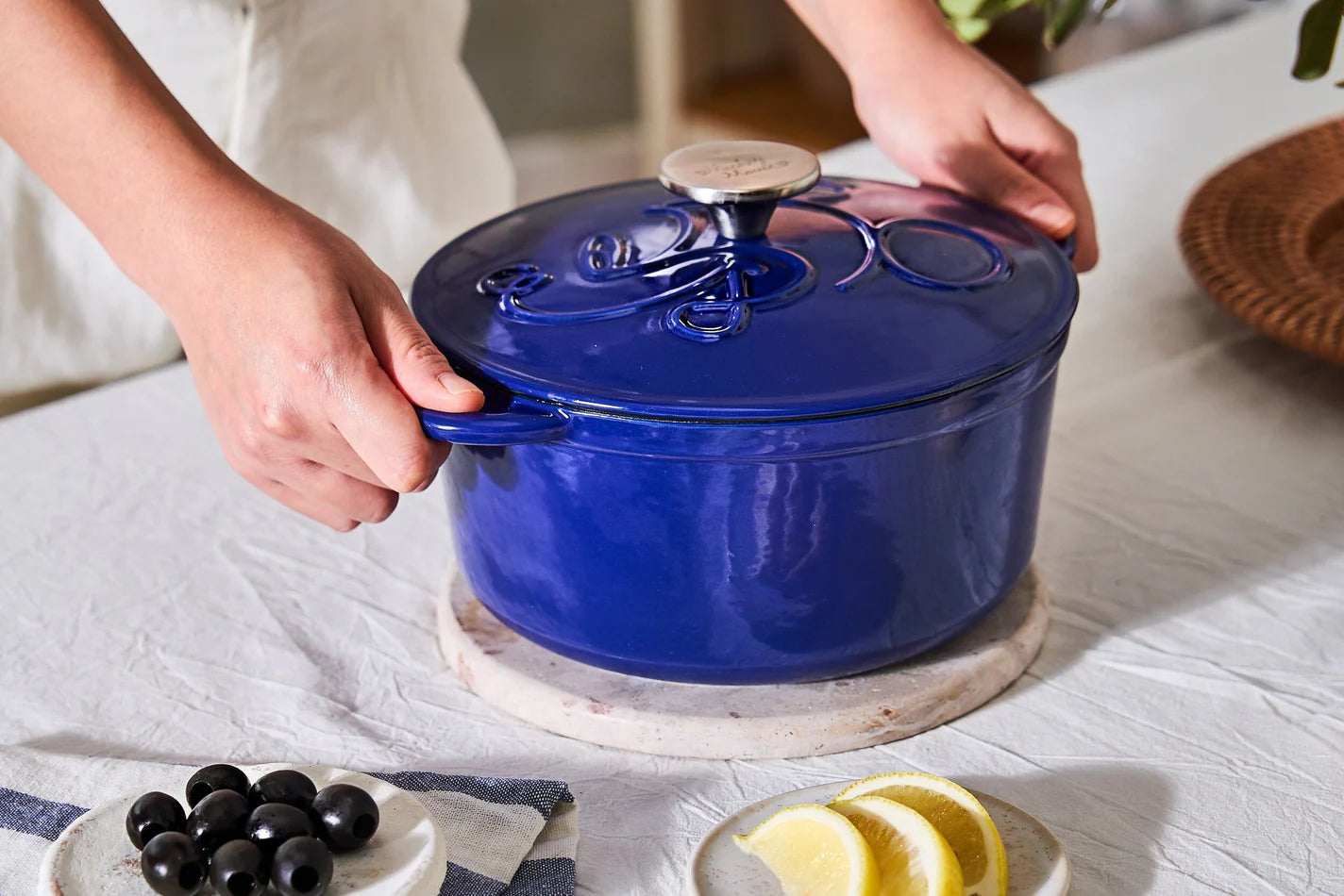 Meyer - 3 L Confederation Series Casserole with Lid - 2409-22-03 – ChefSupplies.ca